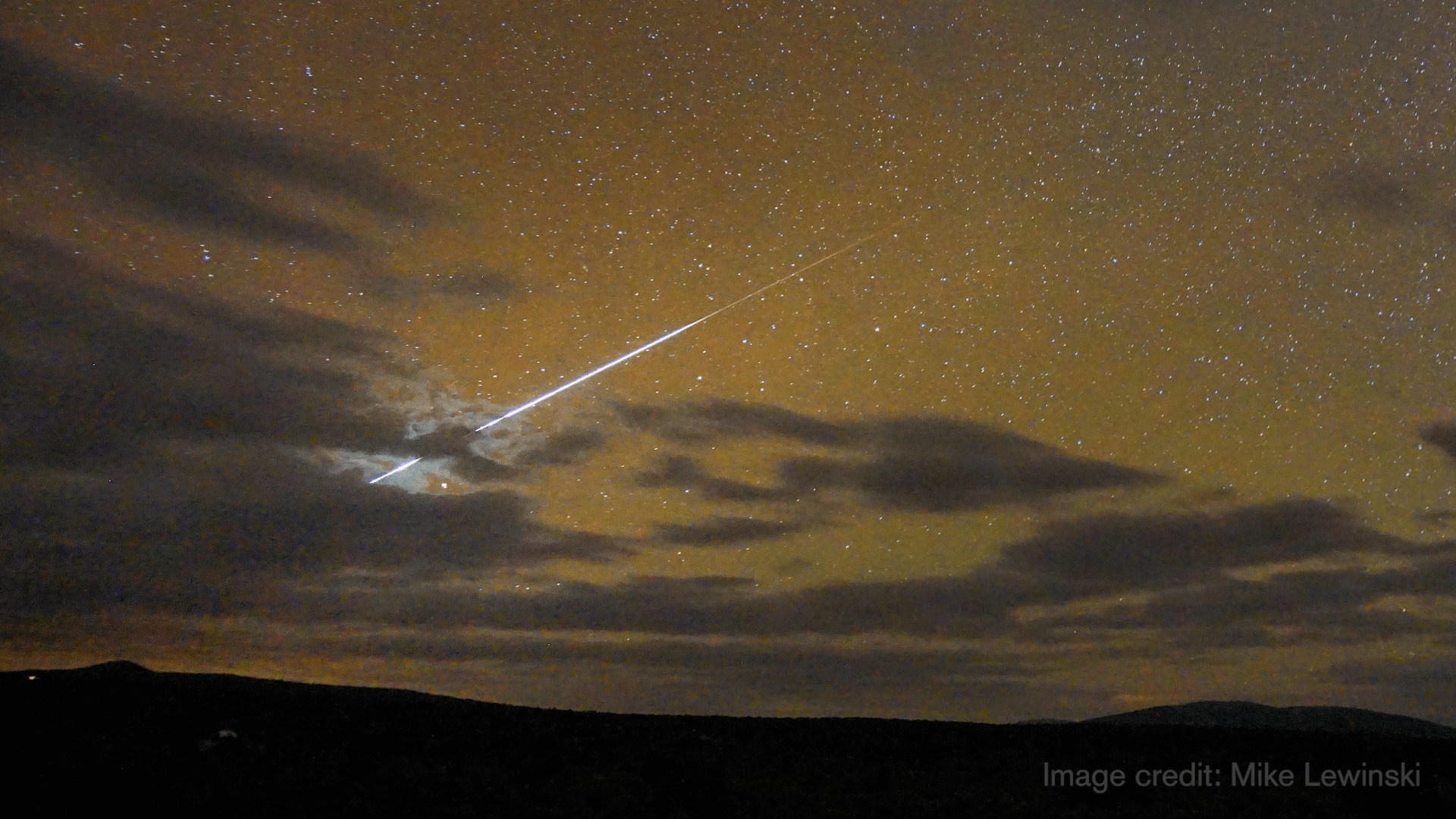 400 Meteors an Hour?! The Draconid Meteor Shower Lights Up The Sky ...